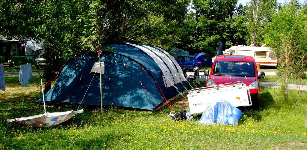 Emplacements de camping en tente, caravane, camping-car dans les Alpes